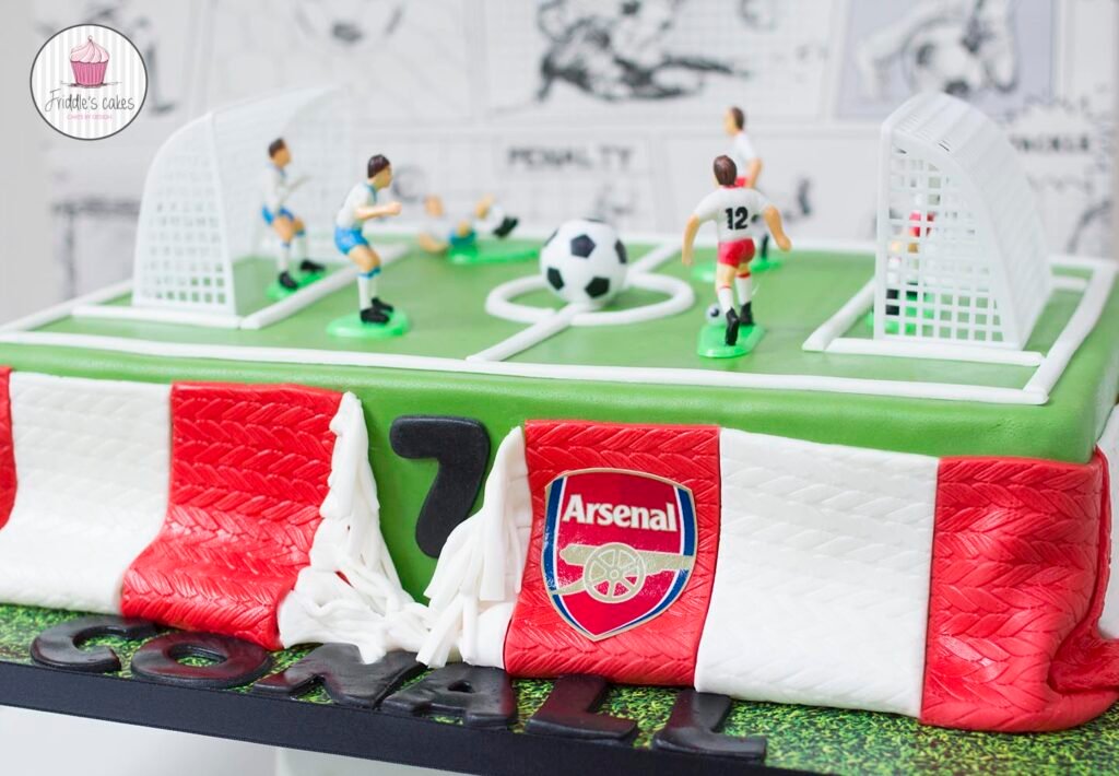 Football pitch cake7 arsenal - Friddle's Cakes